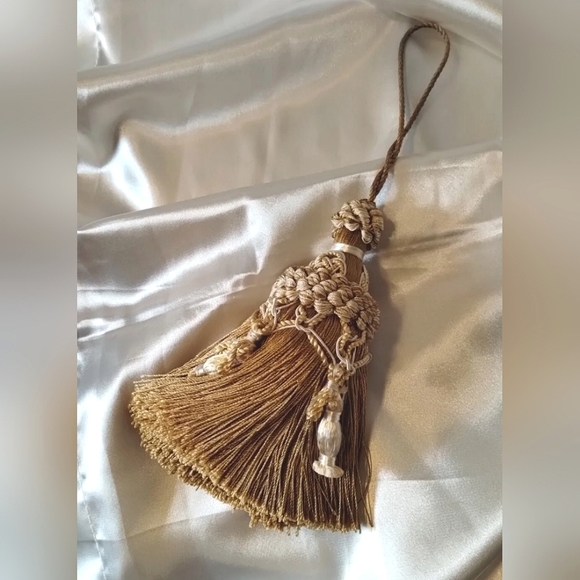 Unique Vintage | Accents | Vintage Gold Ivory White Tassel Furniture ...